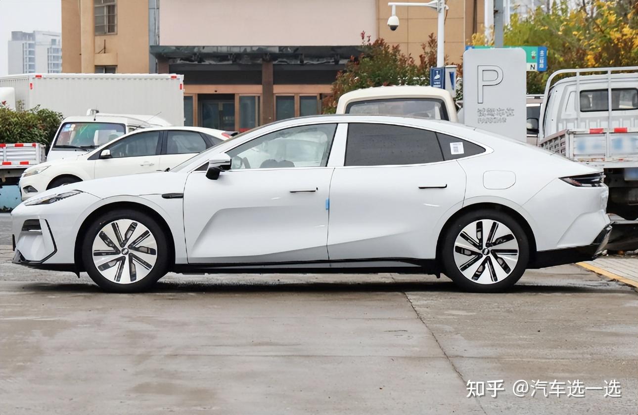 吉利银河E8正式登陆，售价17.58万起，与比亚迪汉EV一较高下 - 知乎