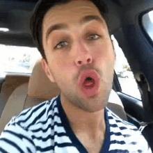 have a long face 难道是“有张长脸”？真实意思太有“既视感”啦！ - 知乎