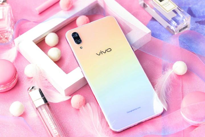 小米9“借鉴”vivo X23幻彩版为其穿上“新衣”，被网友一眼发现 - 知乎