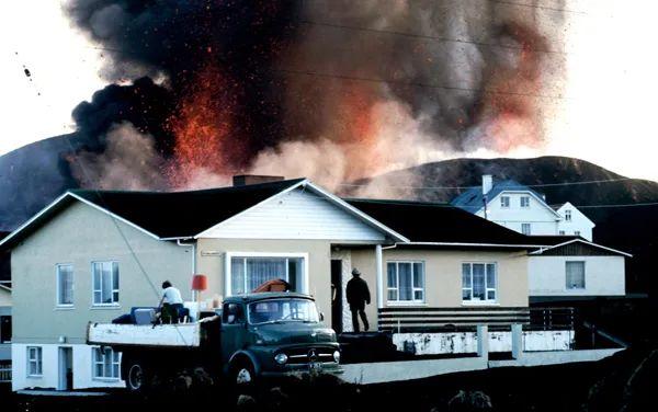 Leica Oskar Barnack Award摄影师作品集（一）| 1980-2000（请在WIFI状态下观看） - 知乎