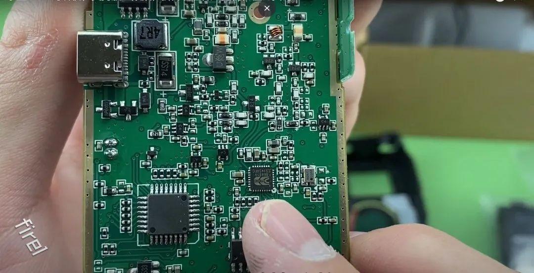 泉盛UVK5对讲机拆机，不亏是比肩宝锋的新一代卷王！ - 知乎