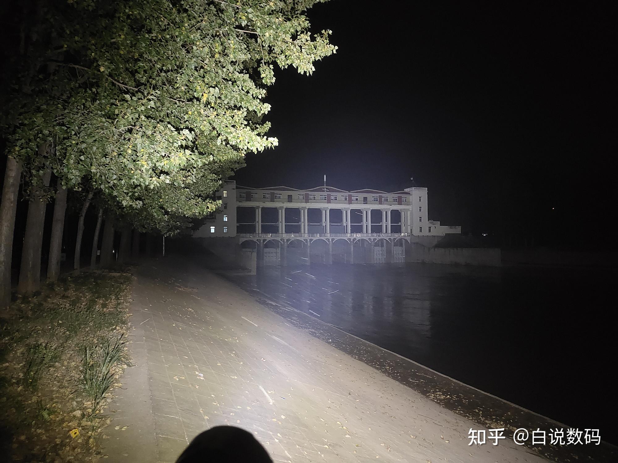 上万流明亮度的极致体验，Sofirn索菲恩DL70潜水手电赏玩 - 知乎