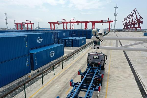 南通港实现自动驾驶集卡+IGV多车型L4级编组作业运营 飞步科技车路云一体化应用全面落地 - 知乎