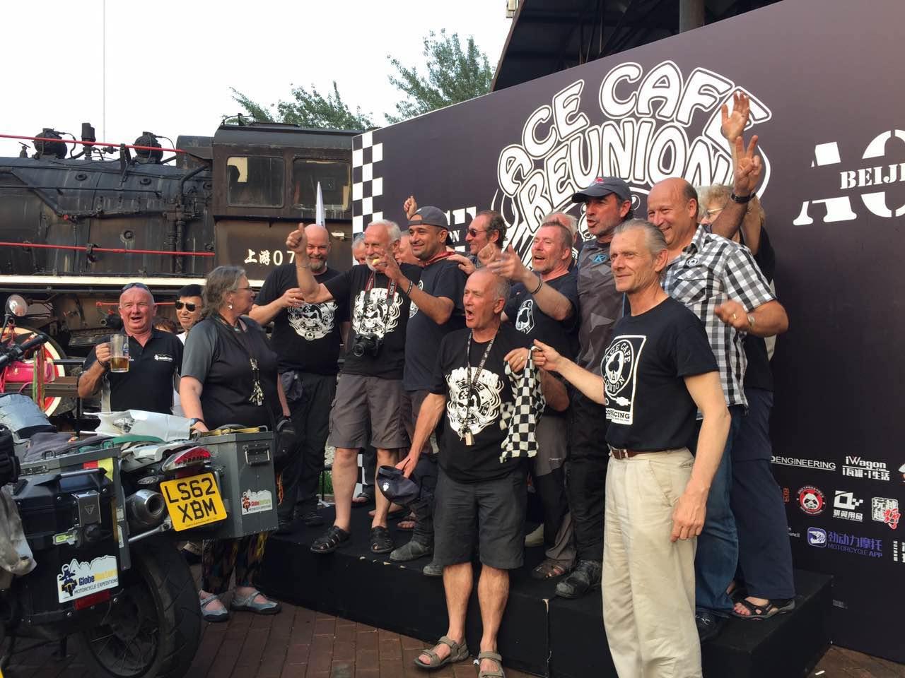 两千多名摩托车友聚集在一起party什么样？ - 知乎