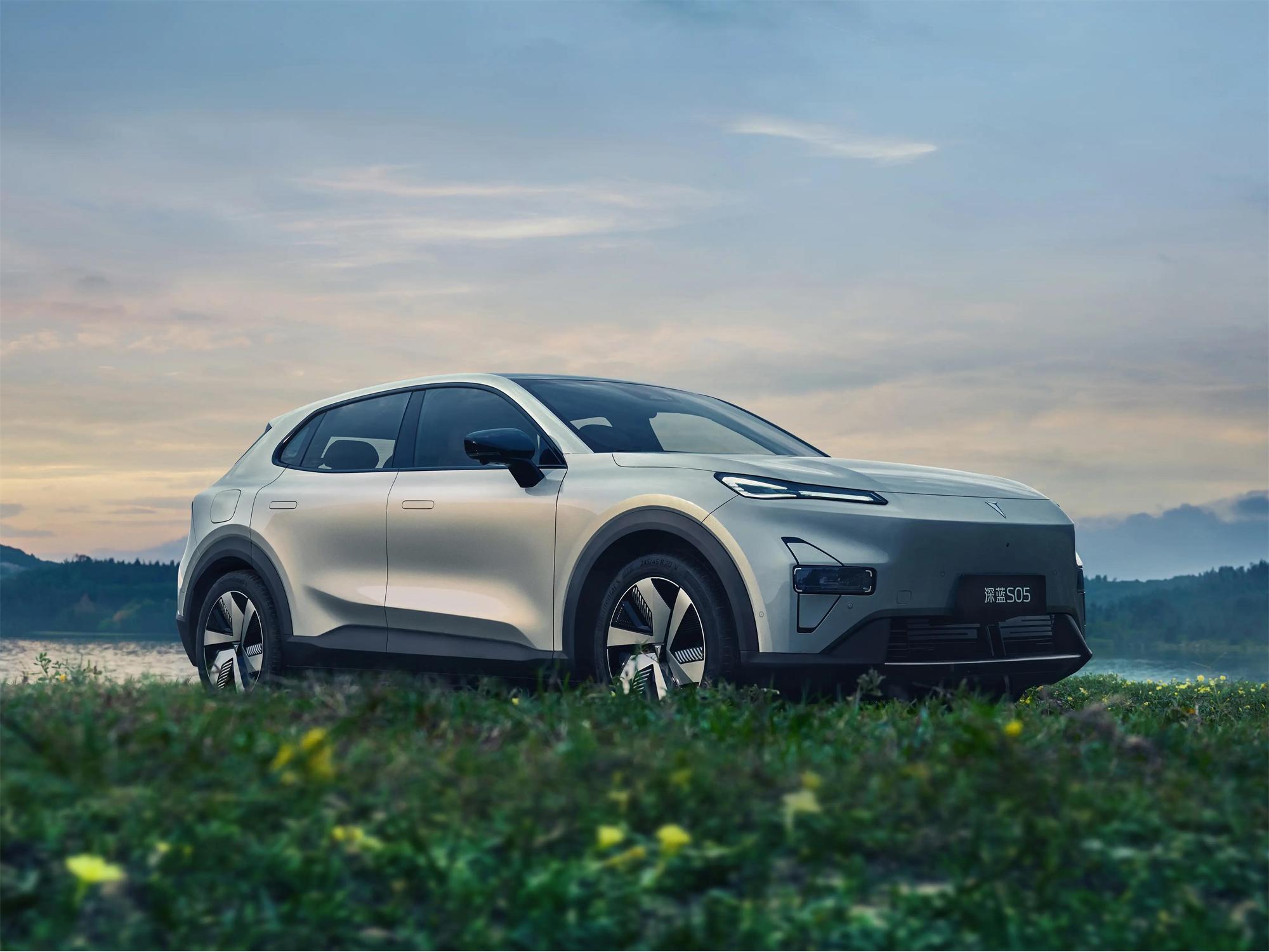 深蓝S05 VS 零跑B10：“技术流”对决“配置党”，谁能接得住？ - 知乎