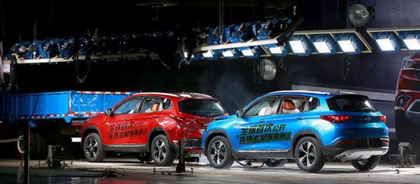 盘点那些年，车企做过的非主流碰撞测试 - 知乎