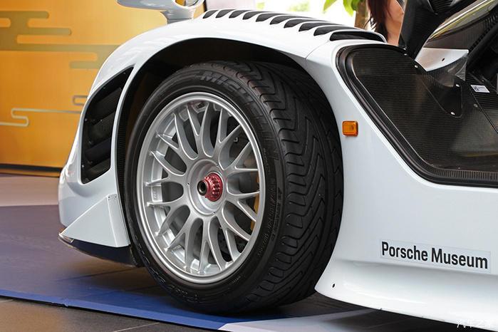 实拍911 GT1：摊牌了，这就是价值两个亿的保时捷 - 知乎