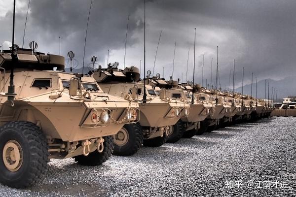 美国能够穿越第聂伯河的两栖装甲运兵车M1117 ASV梯队抵达乌克兰 - 知乎