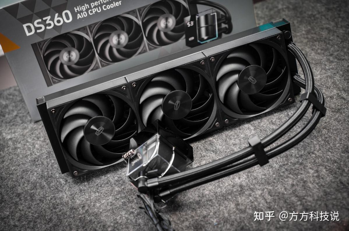 超频三DS360装机评测：轻松稳住300W，不愧是水冷散热器中的“西装暴徒”