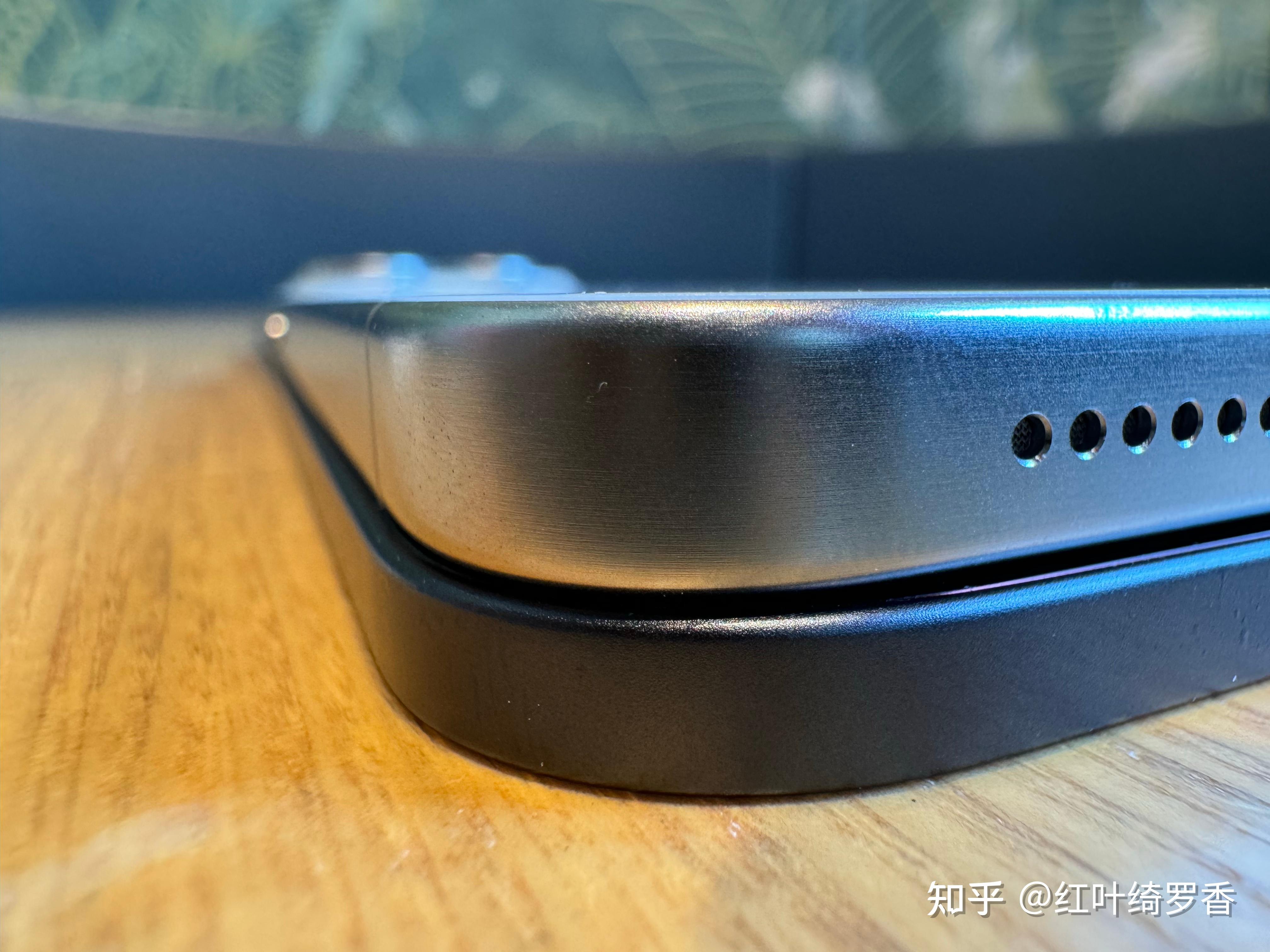 2024款iPad Pro M4全面解读，M4芯片性能、双层OLED、轻薄设计、全新外设、软件生态等！新款iPad Pro值得买吗？如何选择 ...