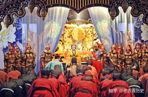 武则天下台,众人皆喜,唯有一人哭泣不止,却反而救了自己的命。 知乎