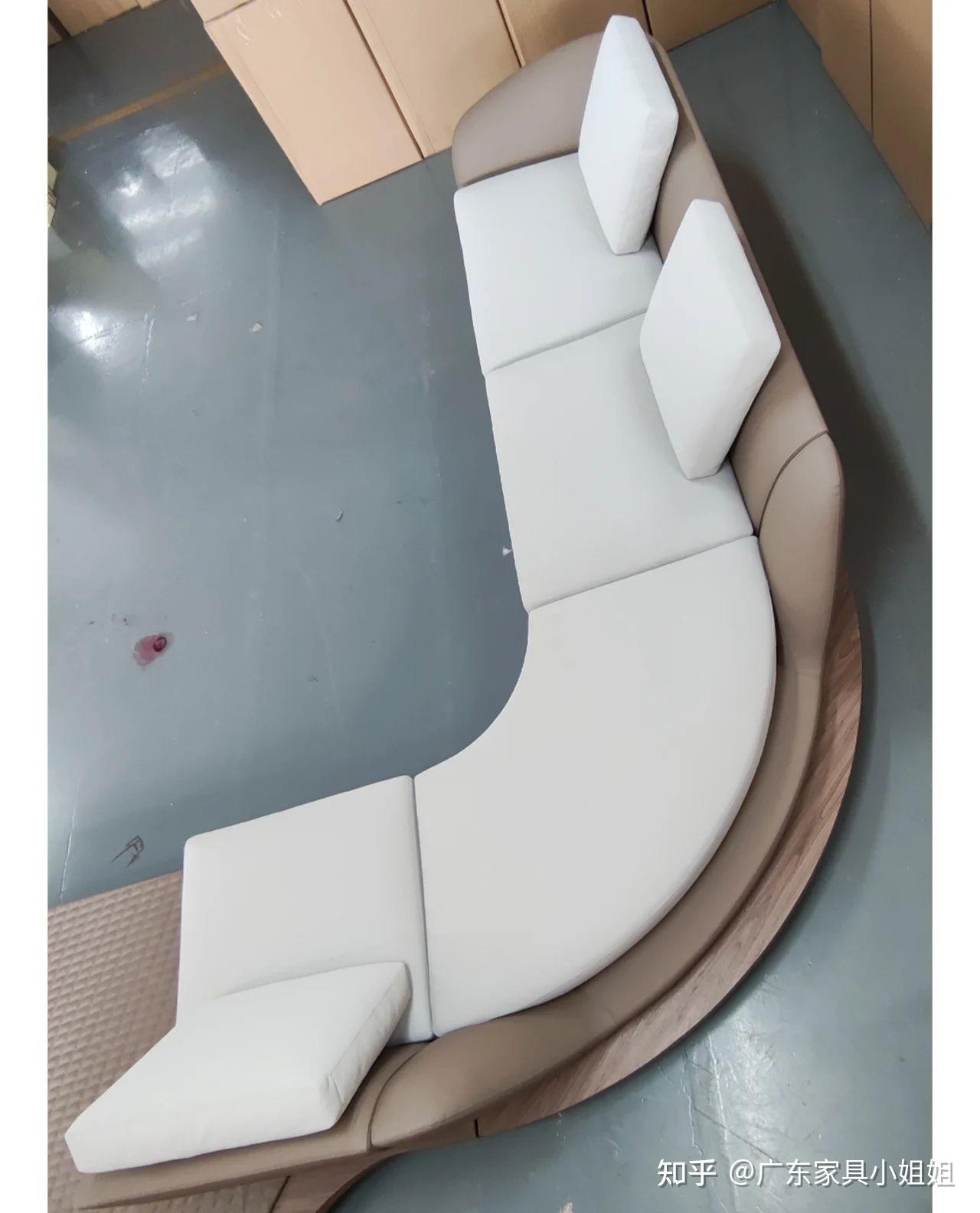 被迪丽热巴一屁股坐火的 Reflex segno 沙发 - 知乎