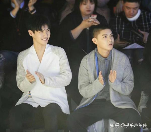 新人演员高赫一/CHENGUANG WANG & 【霰】中国国际时装周·东方时尚日 - 知乎