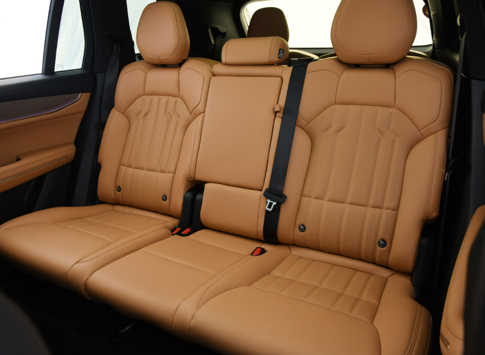 新能源中大型SUV对比：领克09 EM-P远航版VS理想L8 - 知乎