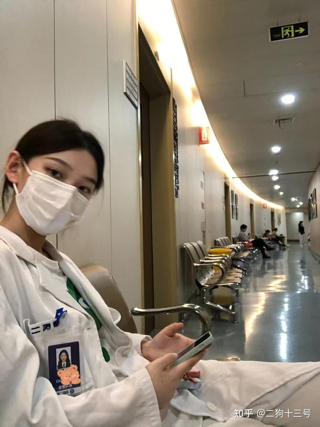 为什么皮肤科医学生强烈建议皮肤暗沉发黄的时候，直接用能够阻断黑色素成分护肤品？ 知乎