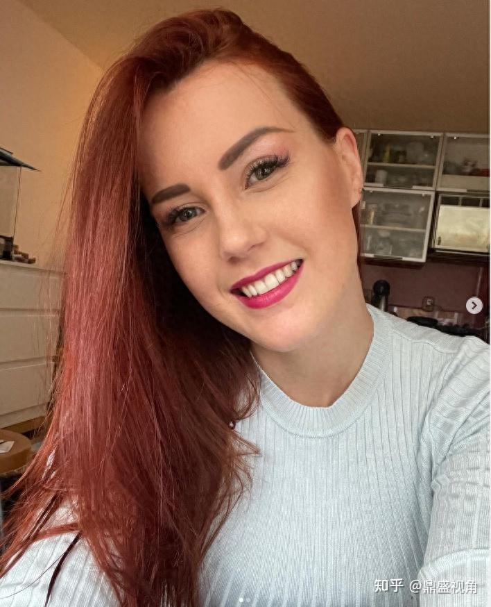 查理·雷德 (Charlie Red)来自捷克共和国的美女 - 知乎