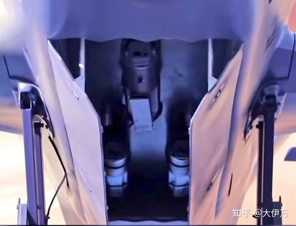 歼-20的“贴身保镖”！中国FH-97A无人机亮相珠海航展，改动很大！ - 知乎