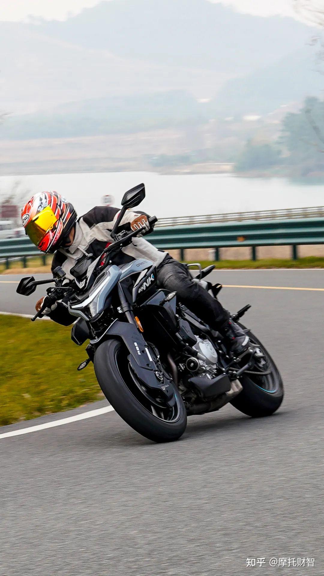 轻、劲、好操控—春风675NK动态测评 - 知乎