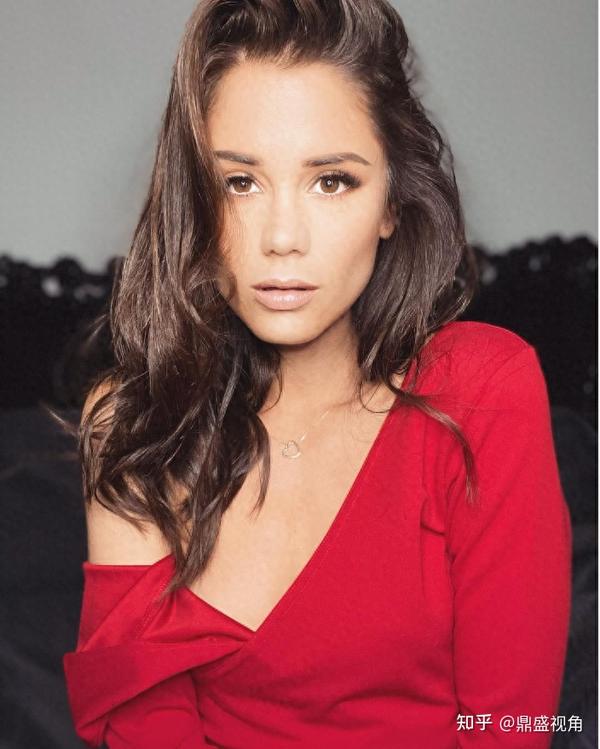 德艺双馨女演员Little Caprice凭借出色演技与美貌排名第三 - 知乎