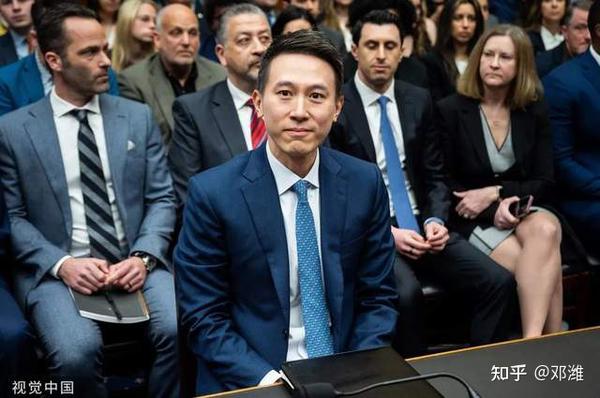 雷军一张高管合照，暴露“老板穿啥，我就穿啥”的潜规则！ 知乎