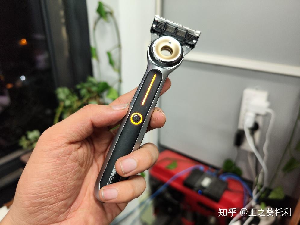 吉列热感手动剃须刀上手体验及测评：年轻人第一次用手动剃须刀是一种什么体验！