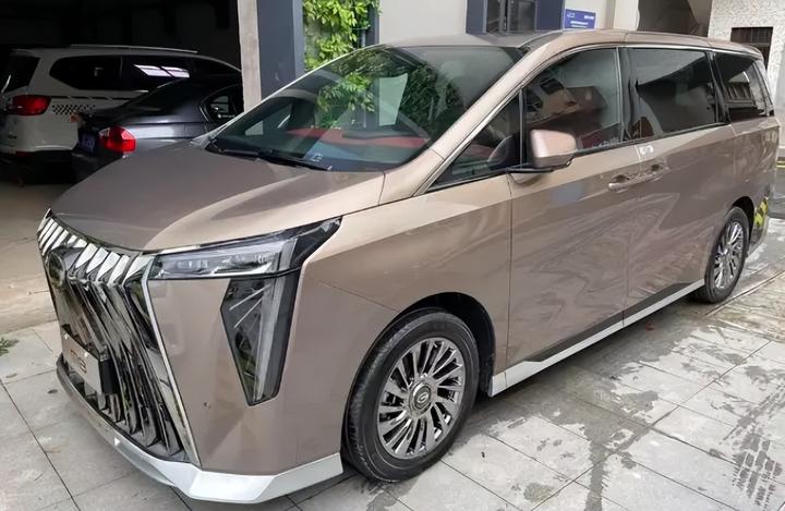 新传祺M8曝光，气场力压雷克萨斯LM，内饰雕龙画凤，配丰田混动 - 知乎