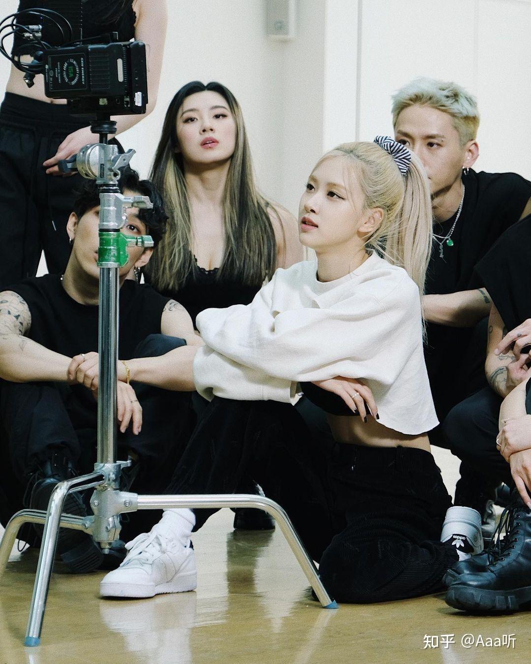 ROSIE 绝美图集 - 知乎