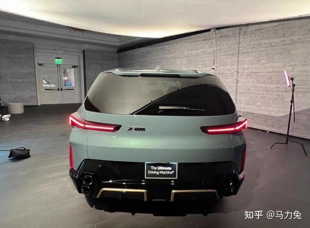 预售价超200万元，搭载4.4T大V8发动机，宝马全新XM实车曝光 - 知乎