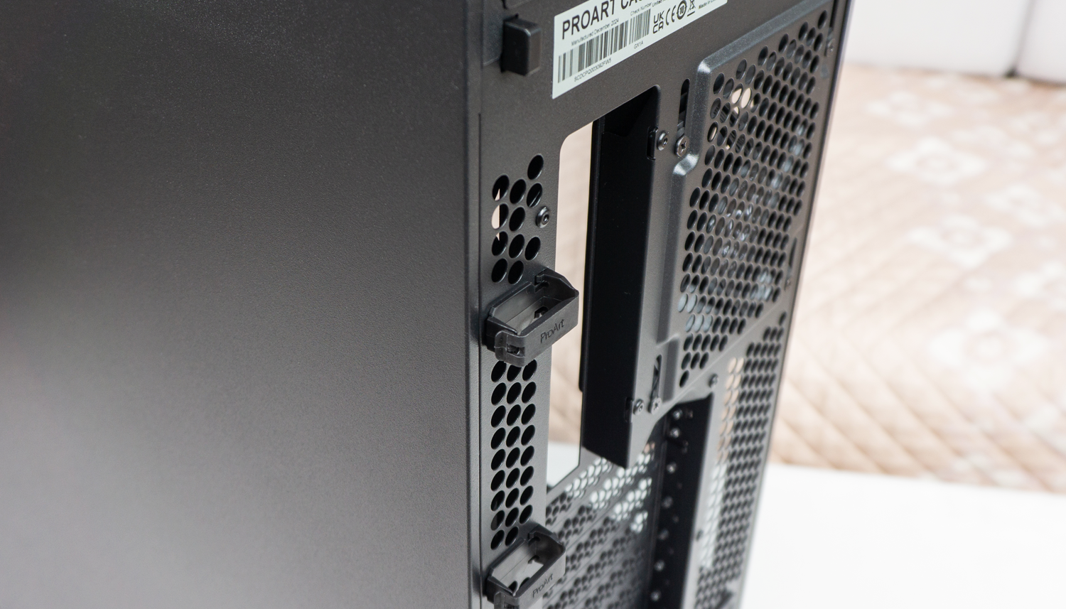 华硕ProArt PA401机箱好用吗？装机体验如何？ - 知乎