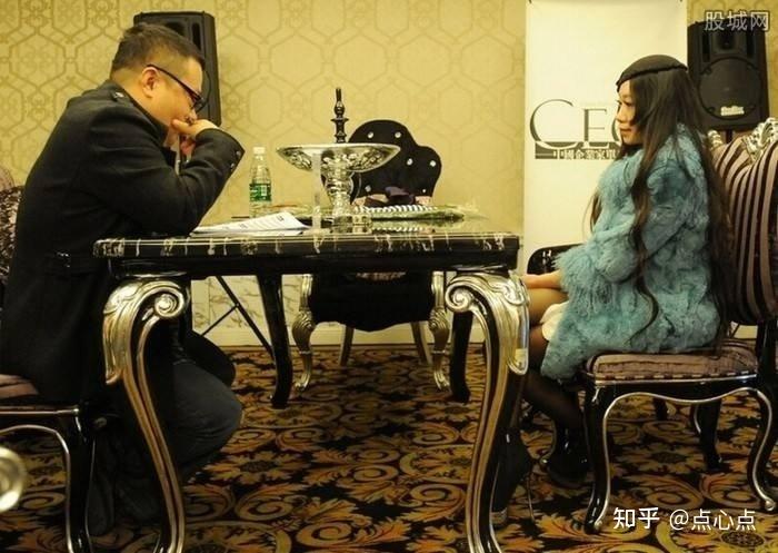 女人出轨被抓,毫不在意,丈夫更是无动于衷 知乎