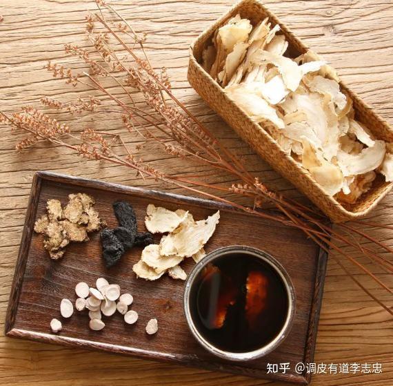 经典名方——小柴胡汤加当归芍药散，很多患者用一两个月后，脸色明显好转，不枯黄了，色斑浅了，情绪好了，怕冷没了，疲倦感减轻了 - 知乎