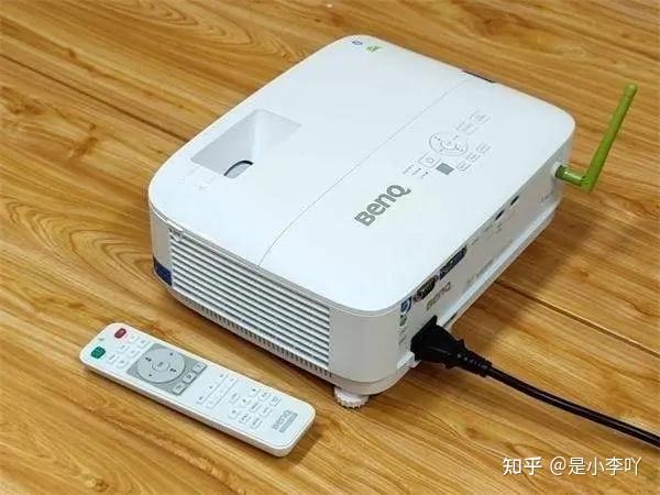 BenQ明基投影仪E520体验评测：商用性价比之选 - 知乎