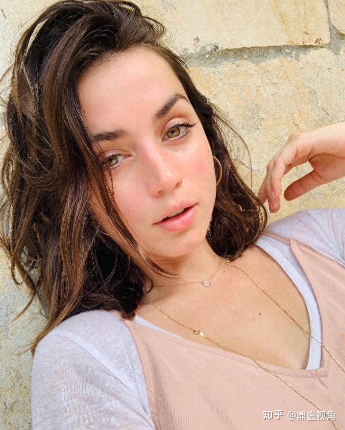 安娜·德·阿玛斯(Ana De Armas)来自古巴裔的西班牙完美容颜 - 知乎