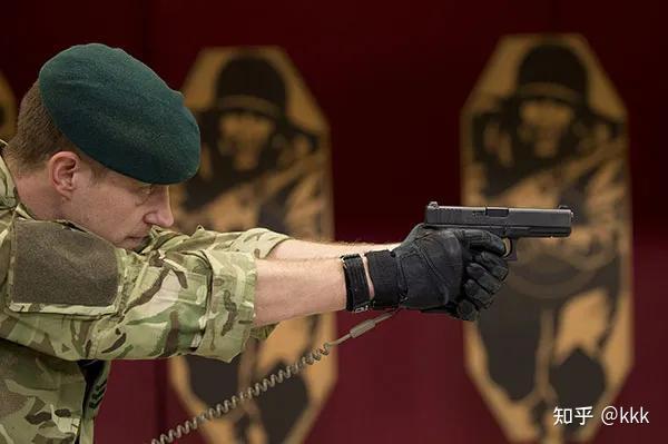 「轻武历」——英国手枪发展史之起源篇 - 知乎