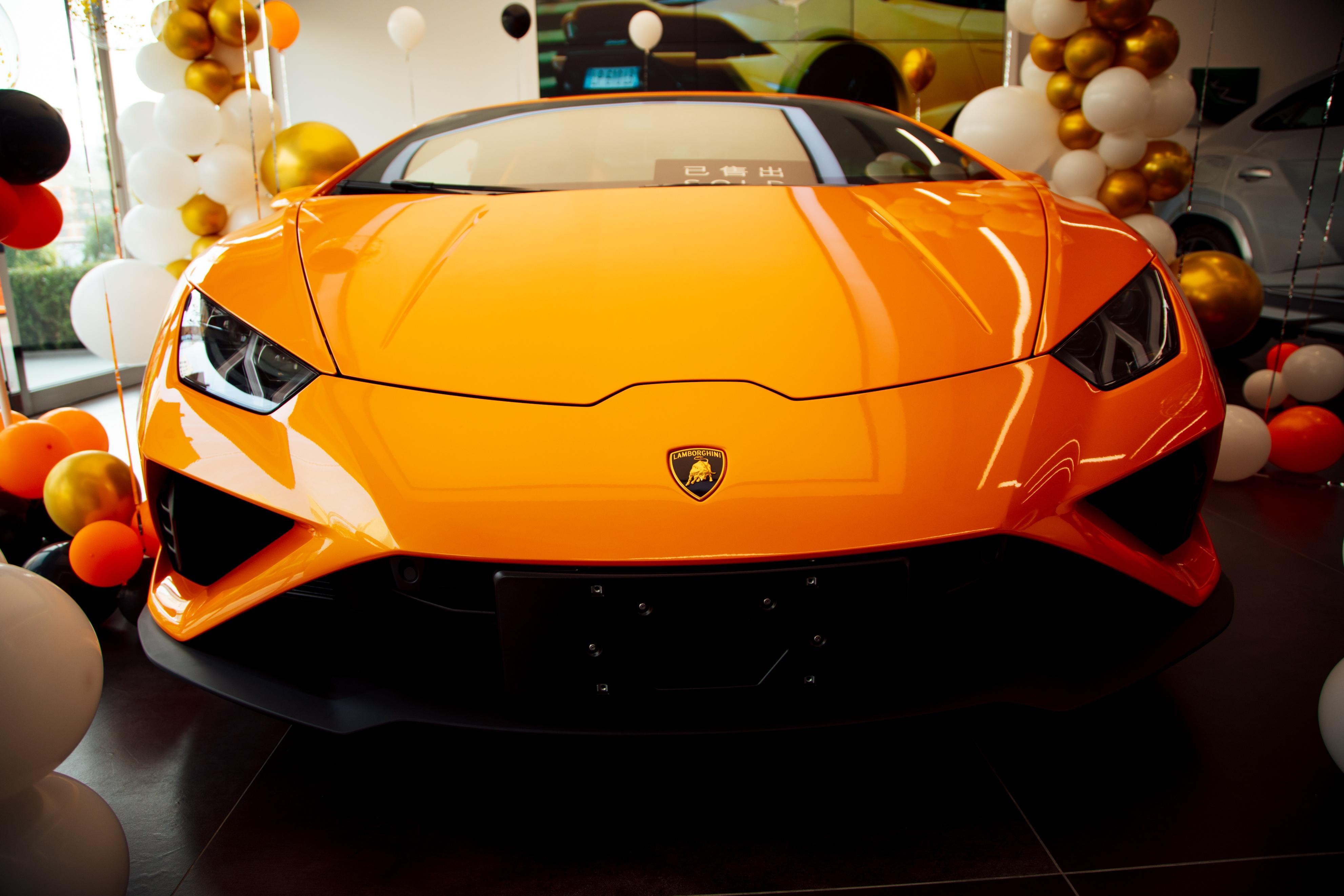 兰博基尼也降价了，350多万收获一台敞篷小牛，去年只能买到硬顶 - 知乎