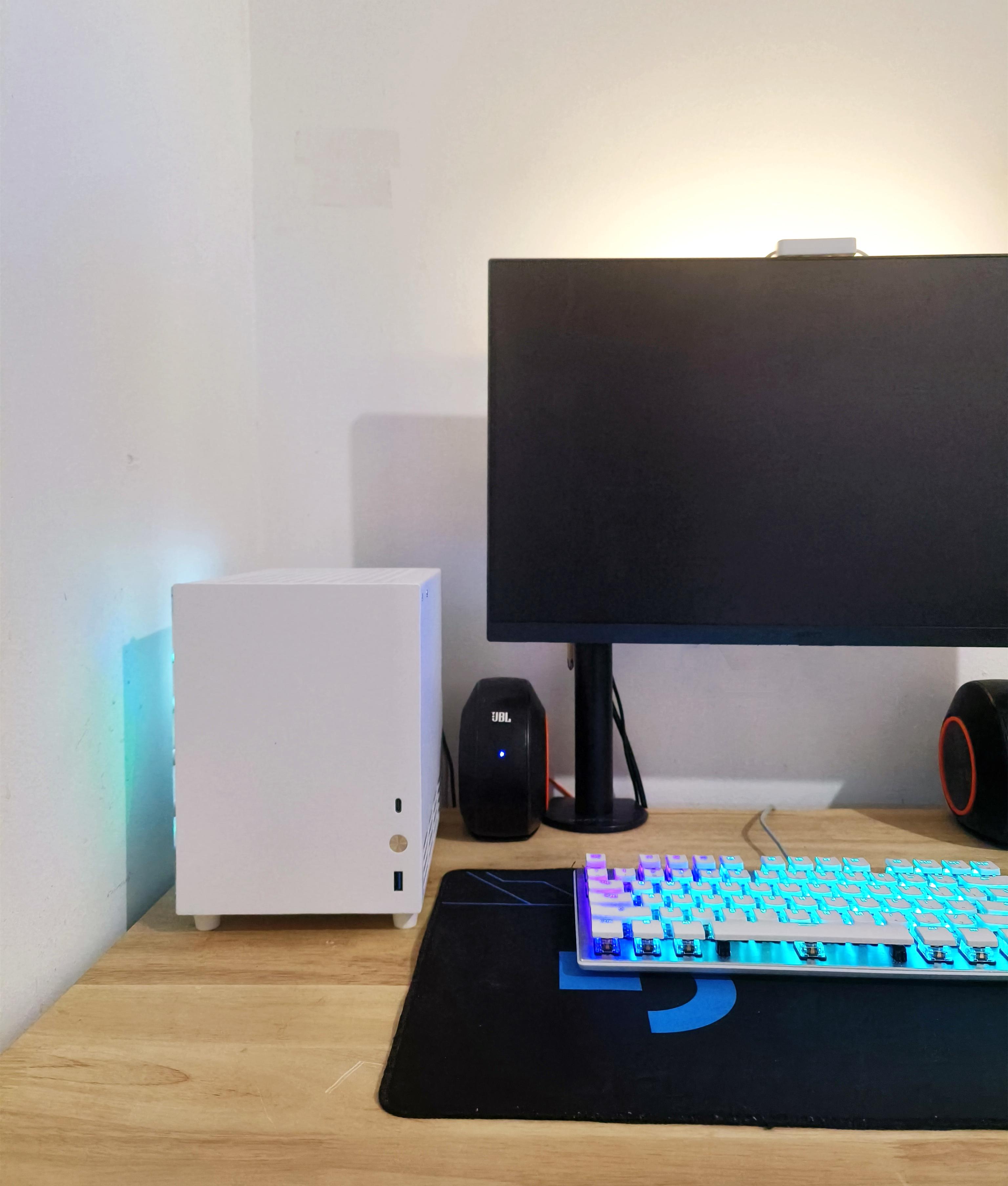 3千块组的巴掌大ITX纯白主机，百万跑分，3A流畅运行 - 知乎