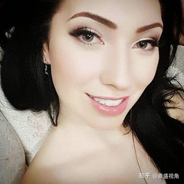 阿丽亚·亚历山大(Aria Alexander)业界广受好评的顶级双馨女演员 - 知乎