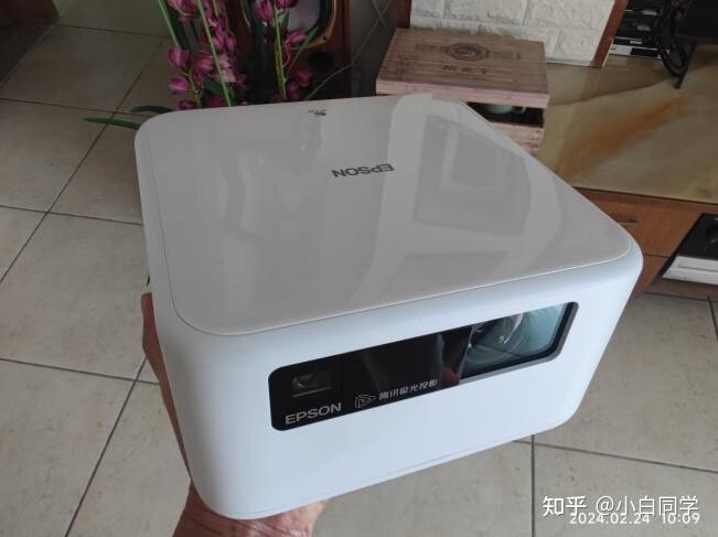 爱普生EF-15W（爱普生ef15w投影仪）怎么样？体验一月优缺点评测