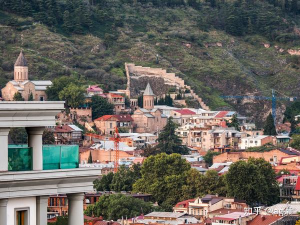 身在亚洲心在欧：高加索之旅D6——格鲁吉亚阿娜努日城堡、卡兹别克山 - 知乎