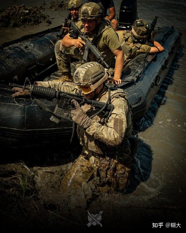 罕见的Colt Model 933自动步枪又称“柯尔特突击队/Colt Commando” - 知乎