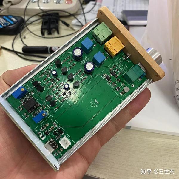 【P57】实用：锂电池边充边放升压正负双电源输出 - 知乎