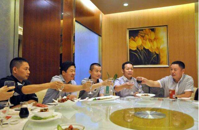 酒局应酬,聪明人都懂得拒绝5种酒,不仅办不成事,还伤害身体 知乎