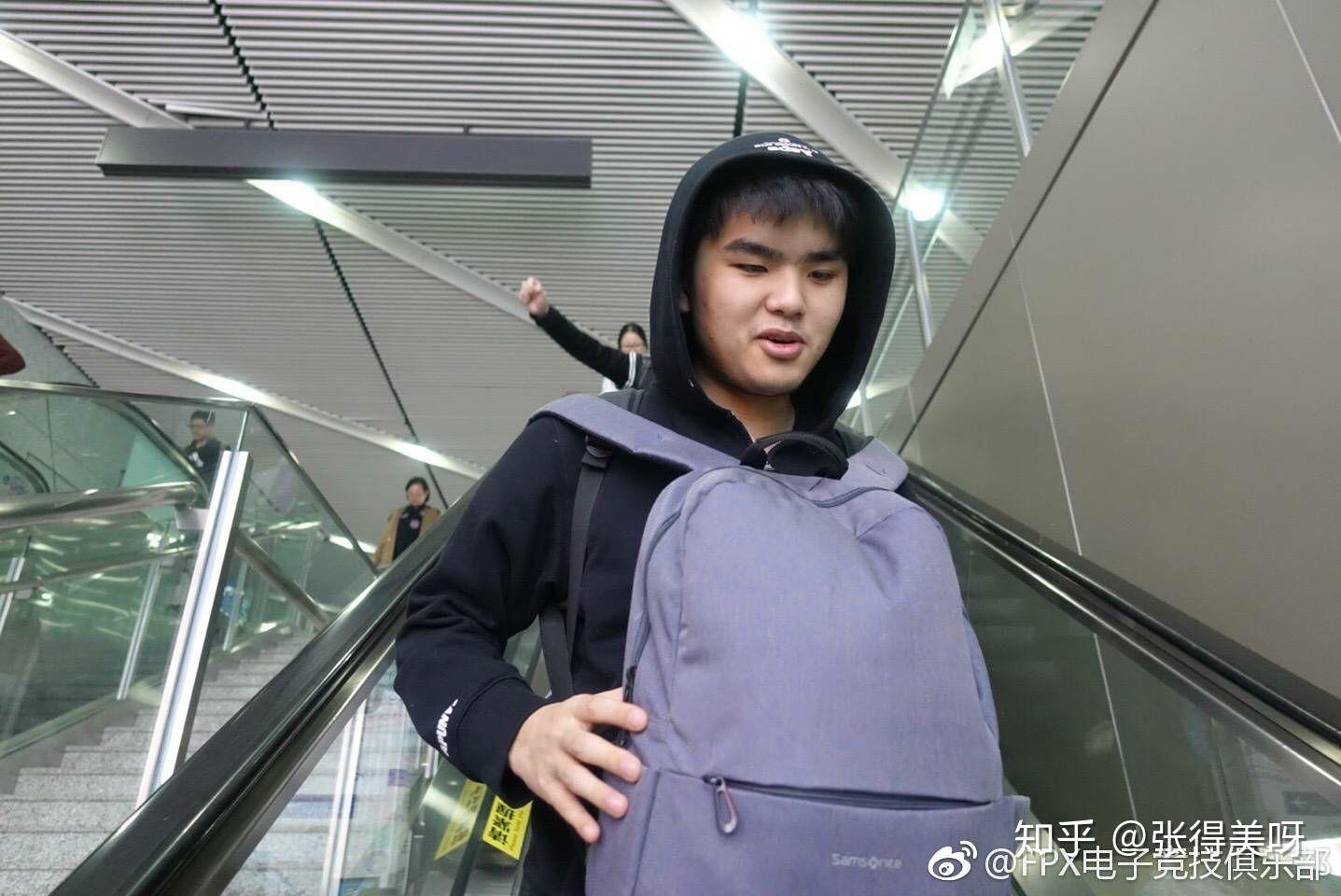 如何评价 FPX 战队的 lwx 选手？ - 知乎