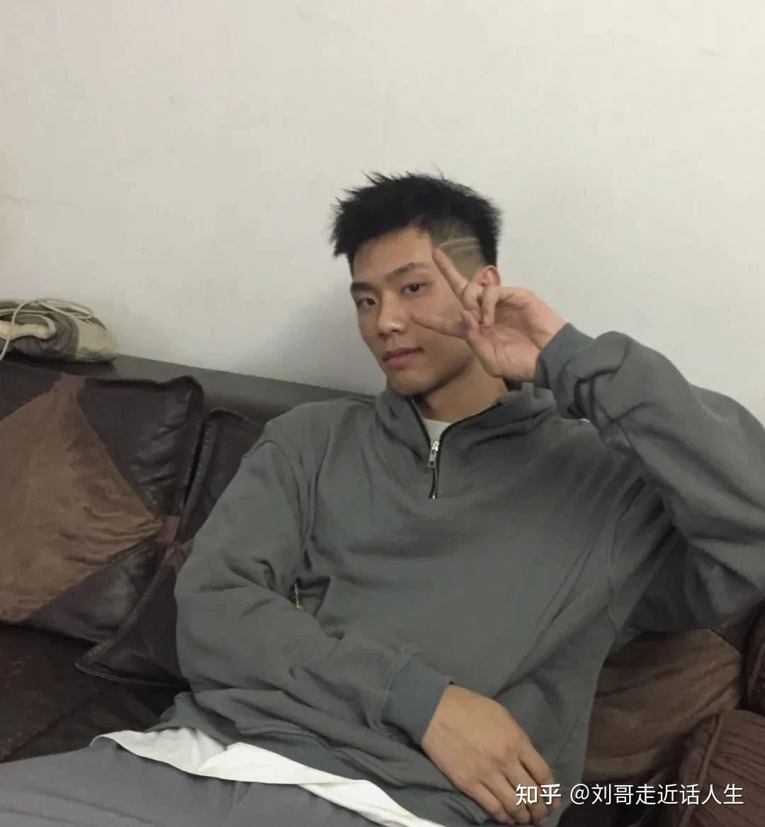 02级白袜运动篮球体育生 知乎