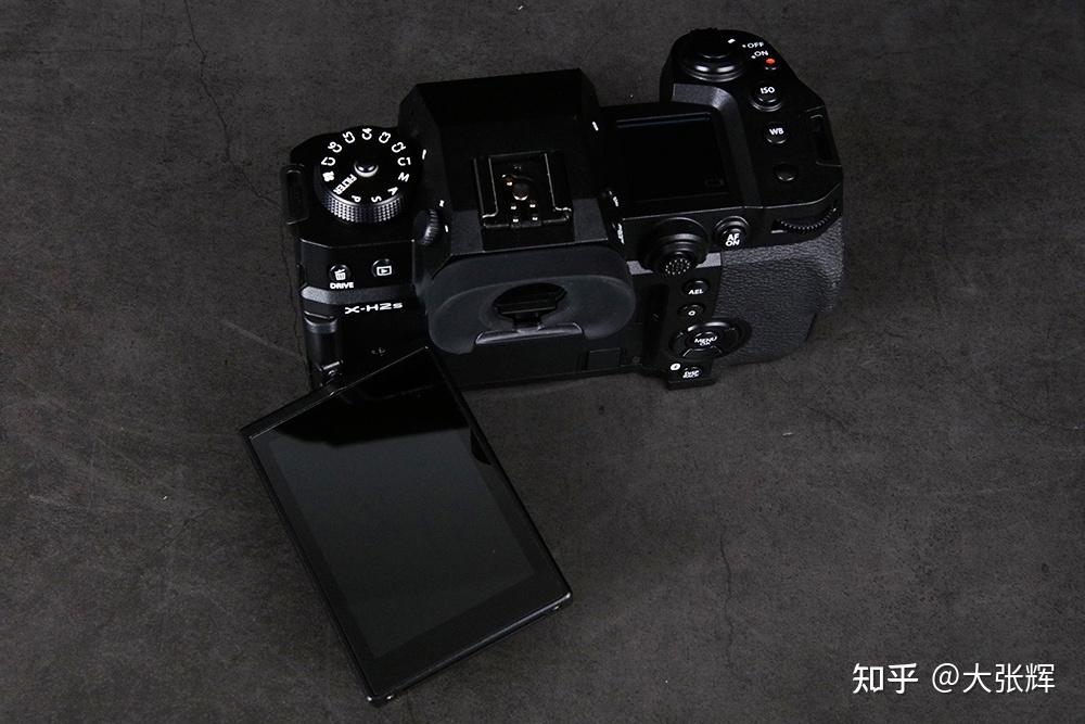 索尼 A7M4 和富士 XH-2S 怎么选？