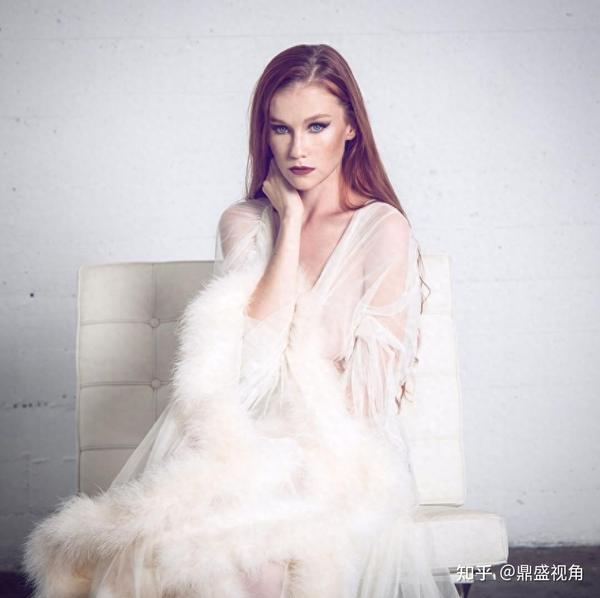 德艺双馨女演员艾米丽·布鲁姆(Emily Bloom)，天生丽质的邻家女孩 - 知乎