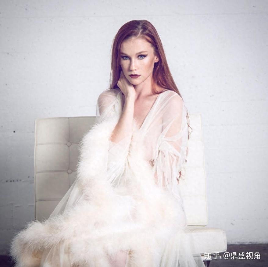 德艺双馨女演员艾米丽·布鲁姆(Emily Bloom)，天生丽质的邻家女孩 - 知乎