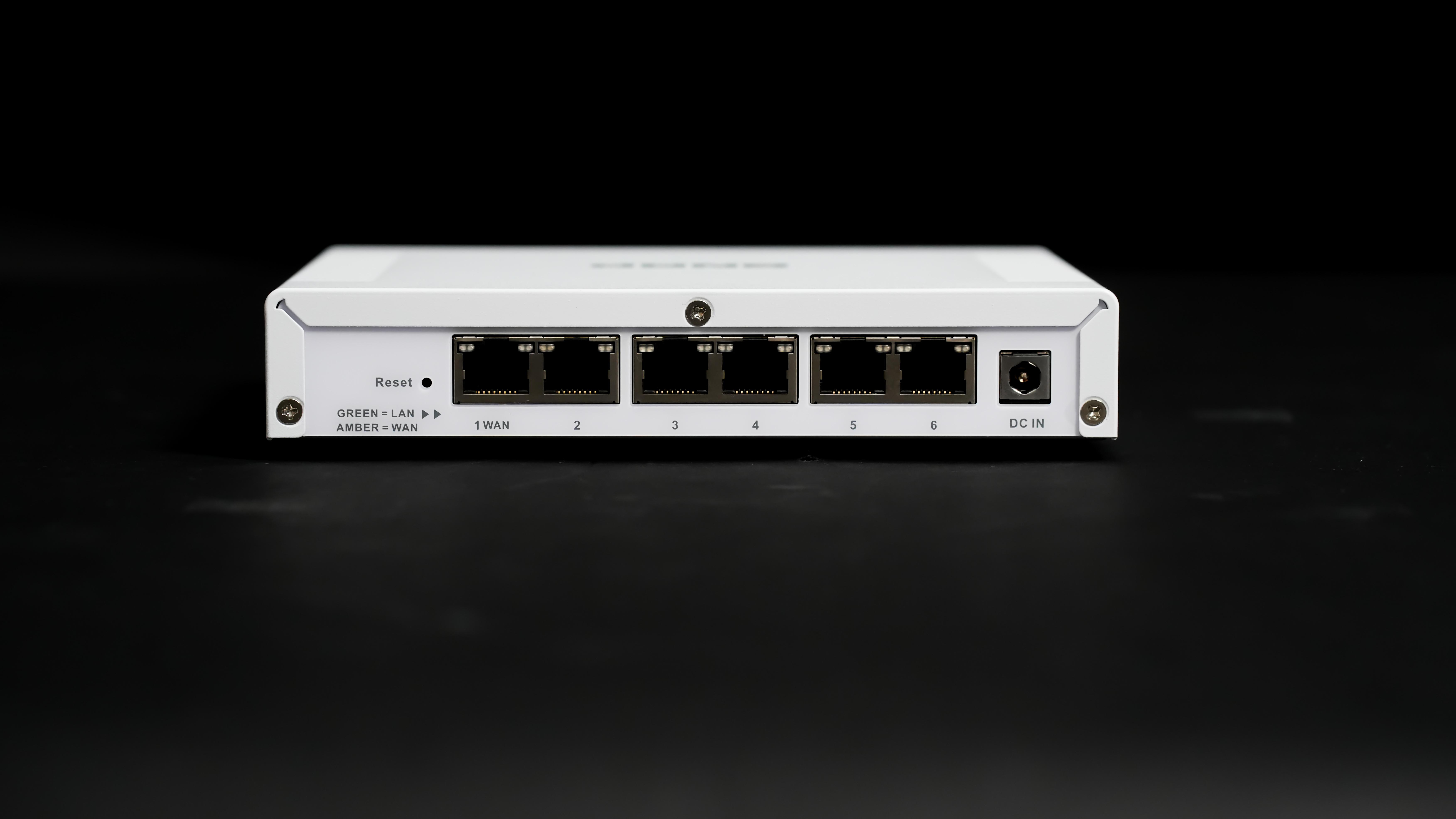 分享几个冷门顶级路由，威联通QHora系列丨支持万兆、WiFi6、OpenWrt功能 - 知乎