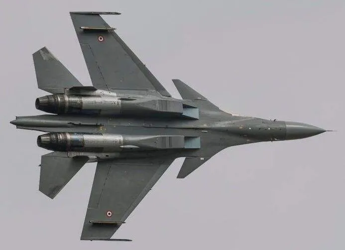 “太行版”歼-11B高调亮相，曾与美军上演激烈对峙 - 知乎