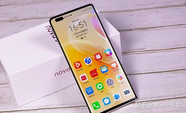 华为nova8系列配置信息汇总，比上代更轻薄，大眼主摄辨识度极高
